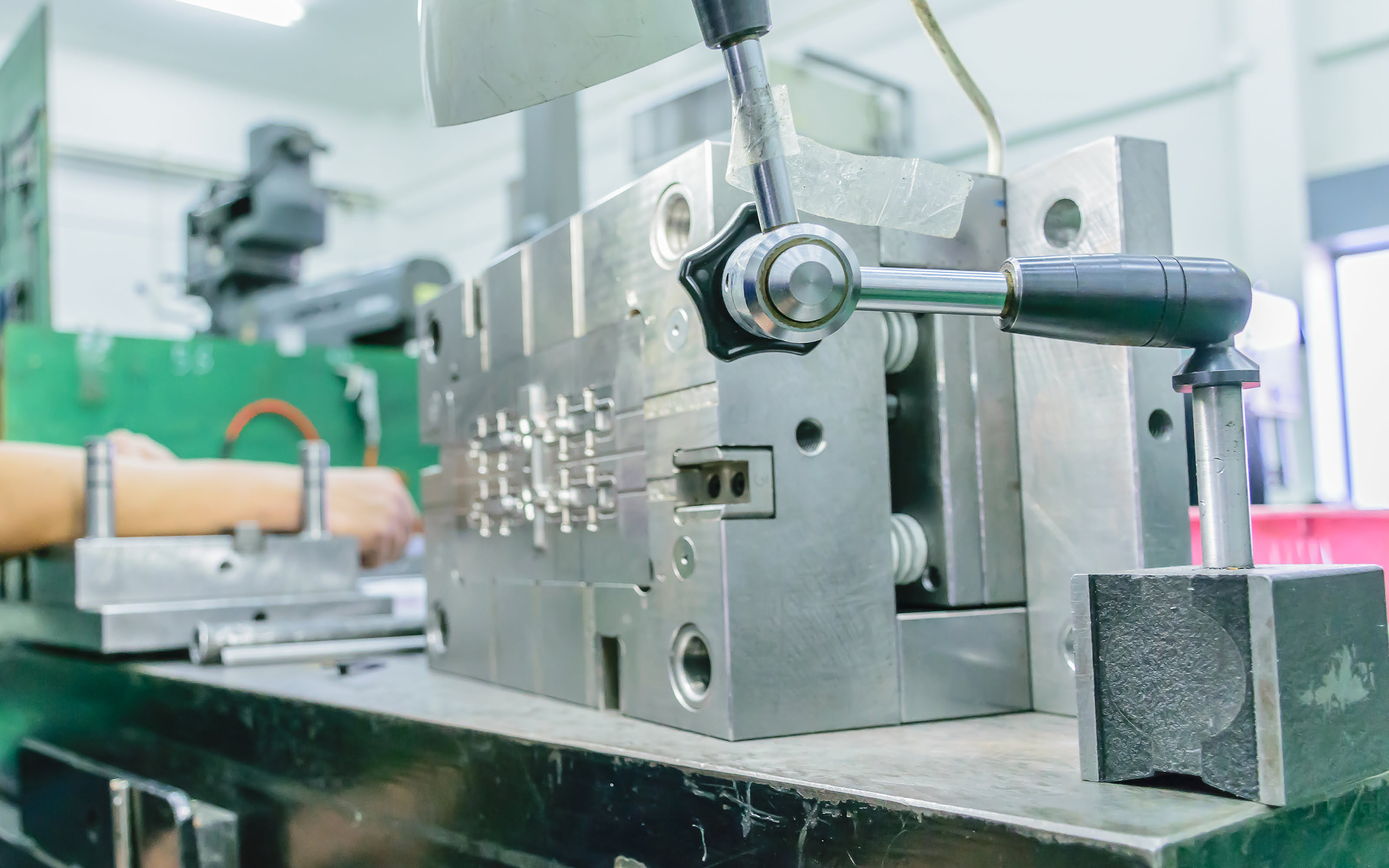 Lead Mold Maker | Careers | Syntec Optics